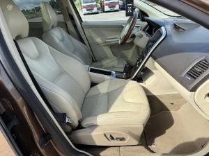 Brown Volvo XC60 2009 in Taurage, with an engine capacity of 2.40 L and mileage of 269 thousand km for 4500 €, photo 14 on AUTOMOTO.COM.LV