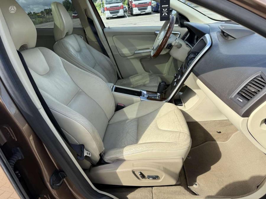 Brown Volvo XC60 2009 in Taurage, with an engine capacity of 2.40 L and mileage of 269 thousand km for 4500 €, photo 14 on AUTOMOTO.COM.LV