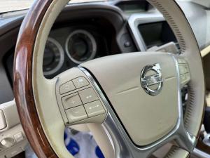 Brown Volvo XC60 2009 in Taurage, with an engine capacity of 2.40 L and mileage of 269 thousand km for 4500 €, photo 15 on AUTOMOTO.COM.LV