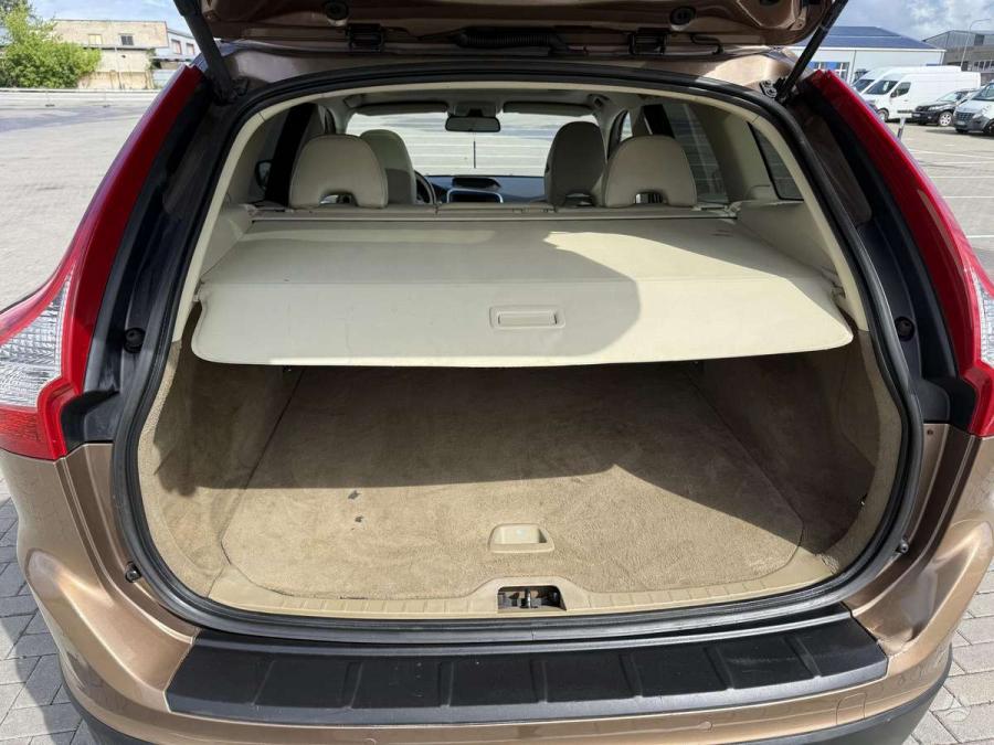 Brown Volvo XC60 2009 in Taurage, with an engine capacity of 2.40 L and mileage of 269 thousand km for 4500 €, photo 25 on AUTOMOTO.COM.LV