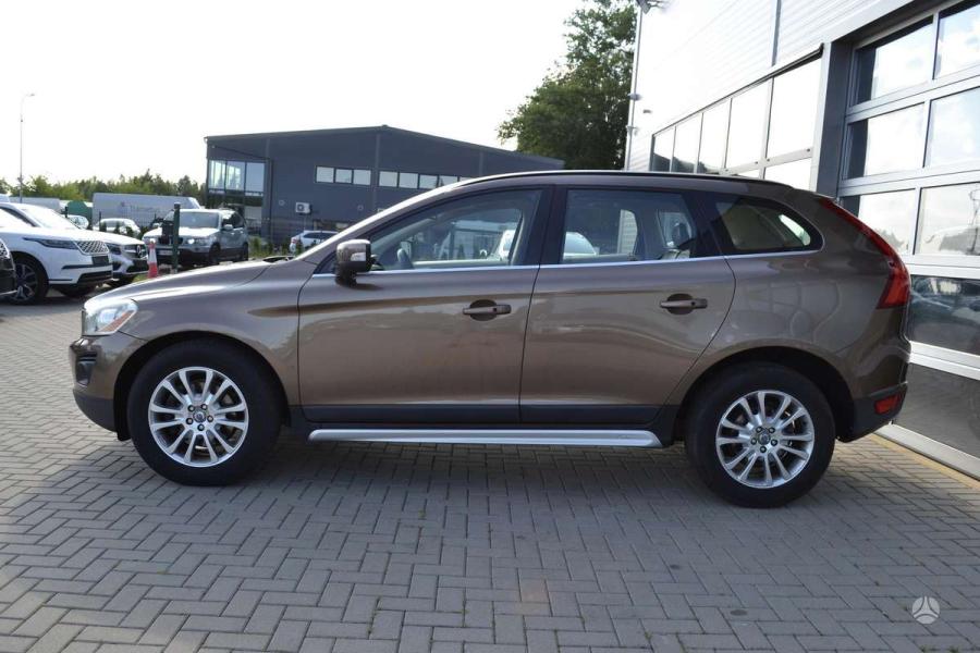 Brown Volvo XC60 2009 in Vilnius, with an engine capacity of 2.40 L and mileage of 396 thousand km for 6500 €, photo 7 on AUTOMOTO.COM.LV