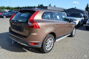 Brown Volvo XC60 2009 in Vilnius, with an engine capacity of 2.40 L and mileage of 396 thousand km for 6500 €, photo 8 on AUTOMOTO.COM.LV