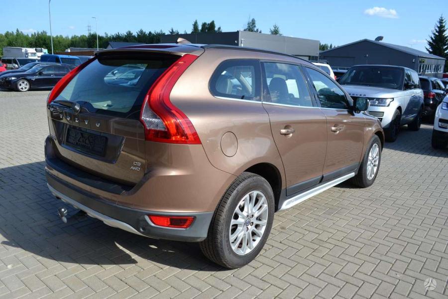 Brown Volvo XC60 2009 in Vilnius, with an engine capacity of 2.40 L and mileage of 396 thousand km for 6500 €, photo 8 on AUTOMOTO.COM.LV