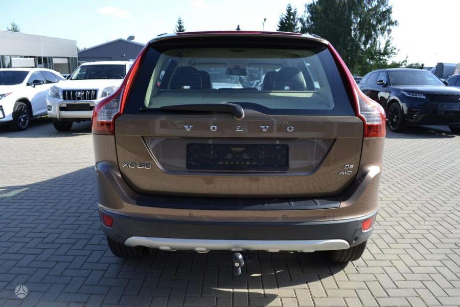 Brown Volvo XC60 2009 in Vilnius, with an engine capacity of 2.40 L and mileage of 396 thousand km for 6500 €, photo 9 on AUTOMOTO.COM.LV