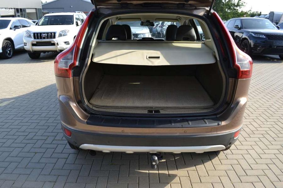 Brown Volvo XC60 2009 in Vilnius, with an engine capacity of 2.40 L and mileage of 396 thousand km for 6500 €, photo 10 on AUTOMOTO.COM.LV
