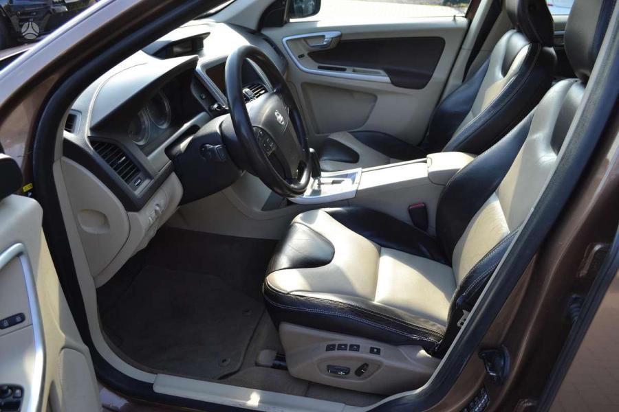 Brown Volvo XC60 2009 in Vilnius, with an engine capacity of 2.40 L and mileage of 396 thousand km for 6500 €, photo 13 on AUTOMOTO.COM.LV