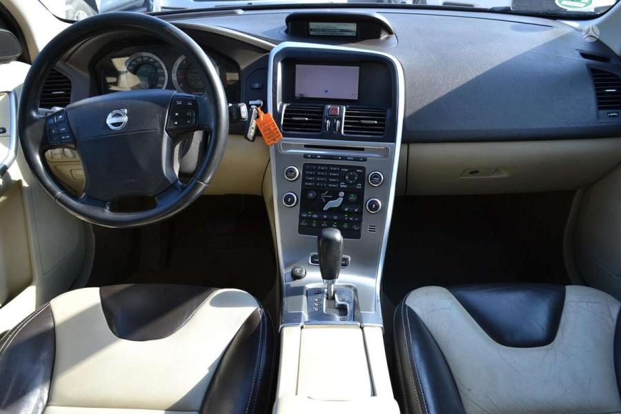 Brown Volvo XC60 2009 in Vilnius, with an engine capacity of 2.40 L and mileage of 396 thousand km for 6500 €, photo 15 on AUTOMOTO.COM.LV
