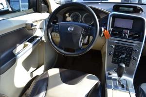 Brown Volvo XC60 2009 in Vilnius, with an engine capacity of 2.40 L and mileage of 396 thousand km for 6500 €, photo 17 on AUTOMOTO.COM.LV