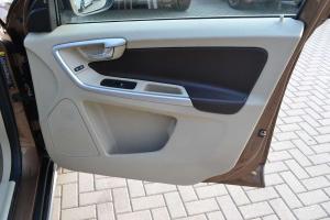 Brown Volvo XC60 2009 in Vilnius, with an engine capacity of 2.40 L and mileage of 396 thousand km for 6500 €, photo 18 on AUTOMOTO.COM.LV