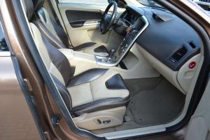 Brown Volvo XC60 2009 in Vilnius, with an engine capacity of 2.40 L and mileage of 396 thousand km for 6500 €, photo 19 on AUTOMOTO.COM.LV