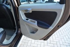 Brown Volvo XC60 2009 in Vilnius, with an engine capacity of 2.40 L and mileage of 396 thousand km for 6500 €, photo 22 on AUTOMOTO.COM.LV