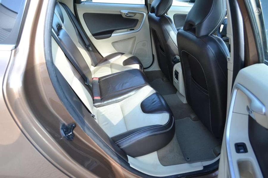 Brown Volvo XC60 2009 in Vilnius, with an engine capacity of 2.40 L and mileage of 396 thousand km for 6500 €, photo 23 on AUTOMOTO.COM.LV