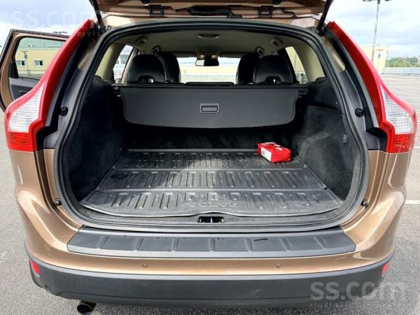 Brūns Volvo XC60 2009 Rīga, ar dzinēja tilpumu 2.40 L un nobraukumu 360 tūkst. km par 6690 €, foto 7 vietnē AUTOMOTO.COM.LV
