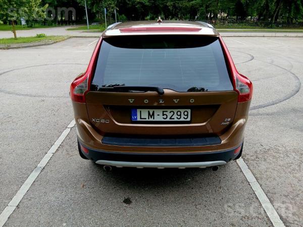 Brown Volvo XC60 2009 in Liepaja, with an engine capacity of 2.40 L and mileage of 274 thousand km for 7500 €, photo 5 on AUTOMOTO.COM.LV