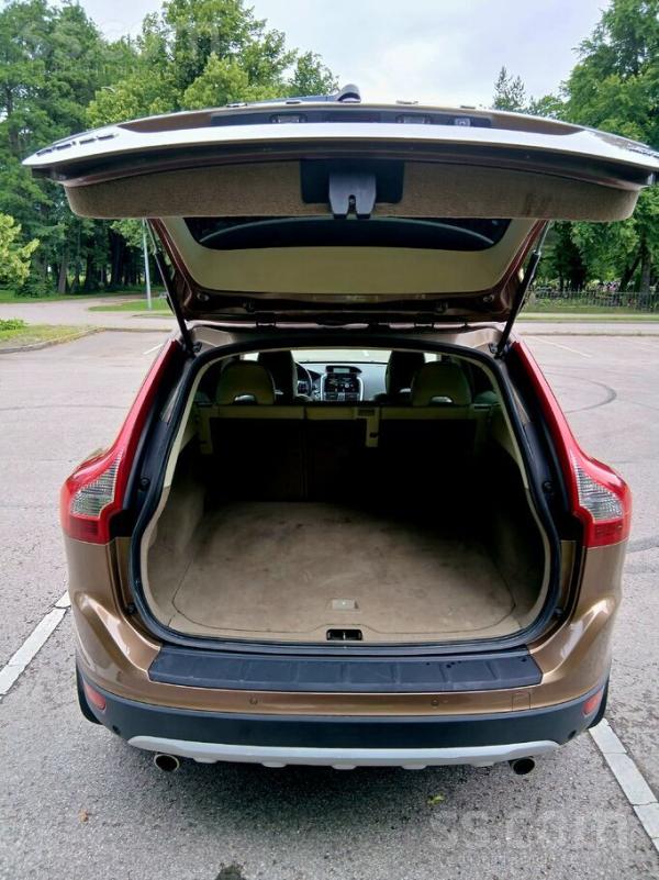 Brown Volvo XC60 2009 in Liepaja, with an engine capacity of 2.40 L and mileage of 274 thousand km for 7500 €, photo 7 on AUTOMOTO.COM.LV