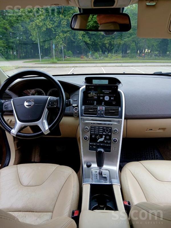 Brown Volvo XC60 2009 in Liepaja, with an engine capacity of 2.40 L and mileage of 274 thousand km for 7500 €, photo 10 on AUTOMOTO.COM.LV
