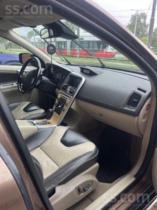 Brown Volvo XC60 2009 in Liepaja, with an engine capacity of 3.00 L and mileage of 322 thousand km for 5550 €, photo 5 on AUTOMOTO.COM.LV