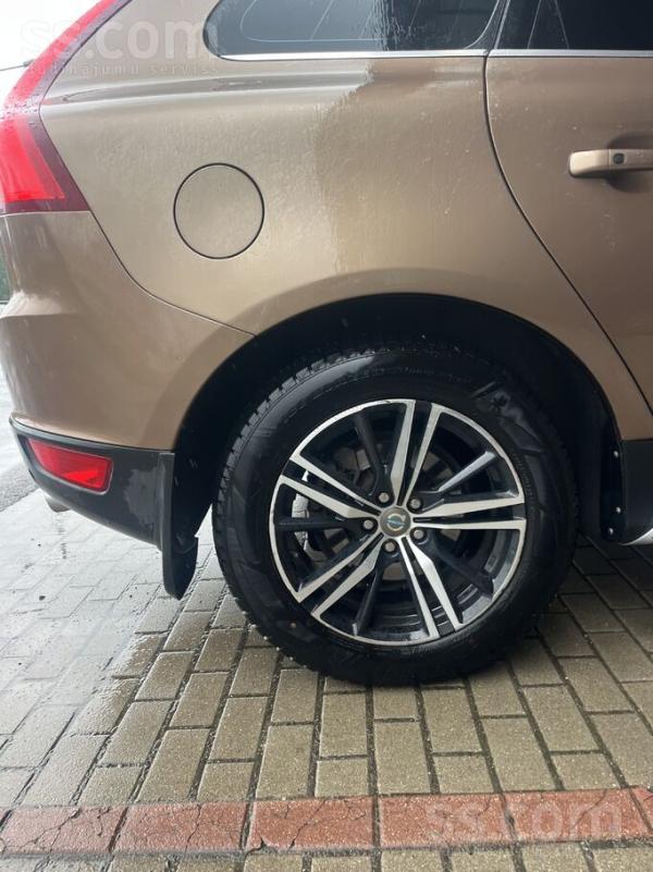 Brown Volvo XC60 2009 in Liepaja, with an engine capacity of 3.00 L and mileage of 322 thousand km for 5550 €, photo 8 on AUTOMOTO.COM.LV
