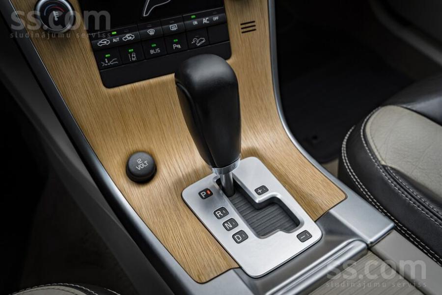 Brūns Volvo XC60 2009 Rīga, ar dzinēja tilpumu 2.40 L un nobraukumu 288 tūkst. km par 5500 €, foto 23 vietnē AUTOMOTO.COM.LV