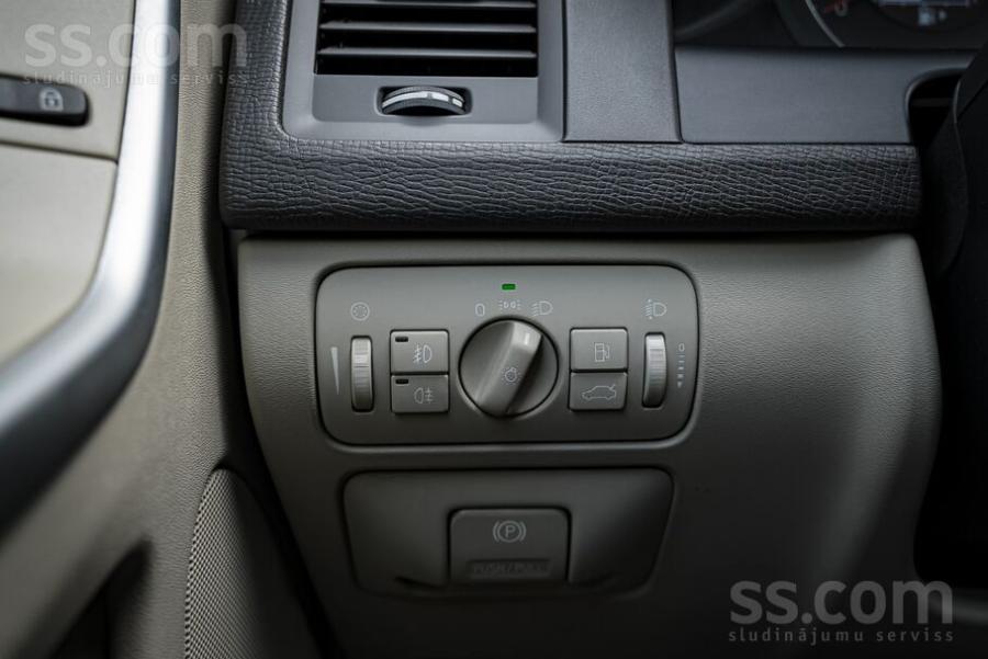 Brūns Volvo XC60 2009 Rīga, ar dzinēja tilpumu 2.40 L un nobraukumu 288 tūkst. km par 5500 €, foto 30 vietnē AUTOMOTO.COM.LV