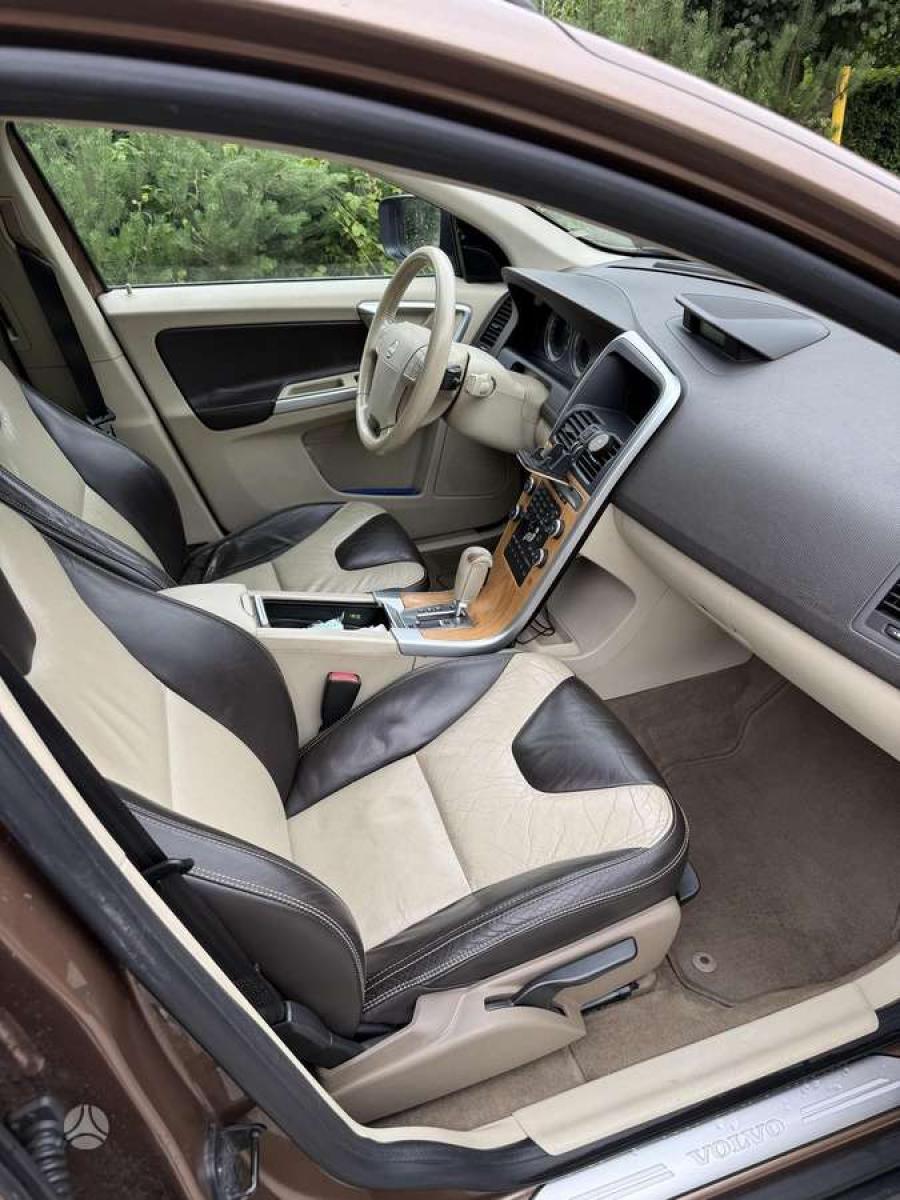 Brūns Volvo XC60 2009 Klaipėda, ar dzinēja tilpumu 2.95 L un nobraukumu 207 tūkst. km par 8100 €, foto 19 vietnē AUTOMOTO.COM.LV