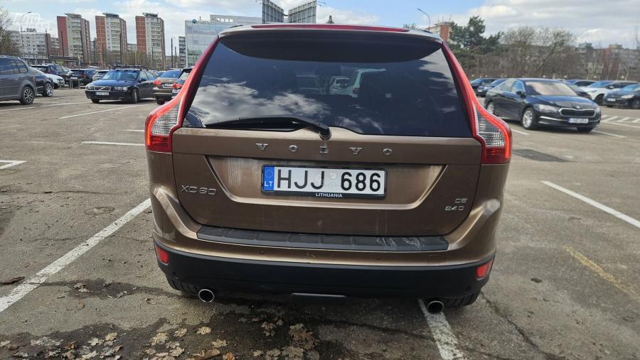 Brūns Volvo XC60 2009 Trakai, ar dzinēja tilpumu 2.40 L un nobraukumu 340 tūkst. km par 3700 €, foto 4 vietnē AUTOMOTO.COM.LV