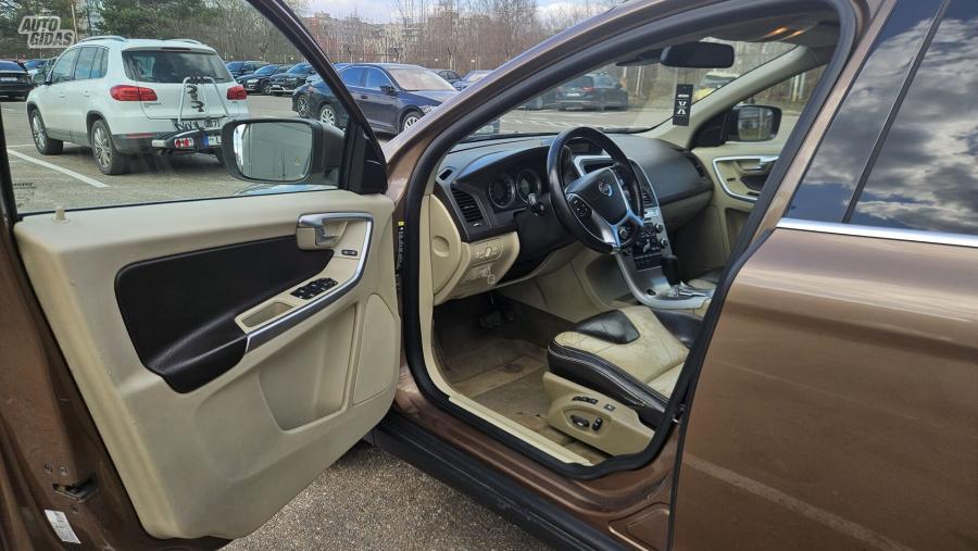 Brūns Volvo XC60 2009 Trakai, ar dzinēja tilpumu 2.40 L un nobraukumu 340 tūkst. km par 3700 €, foto 10 vietnē AUTOMOTO.COM.LV