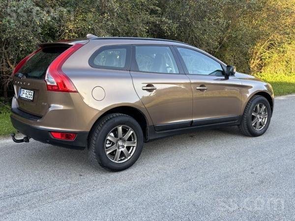 Brūns Volvo XC60 2009 Jēkabpils, ar dzinēja tilpumu 2.40 L un nobraukumu 320 tūkst. km par 7700 €, foto 3 vietnē AUTOMOTO.COM.LV