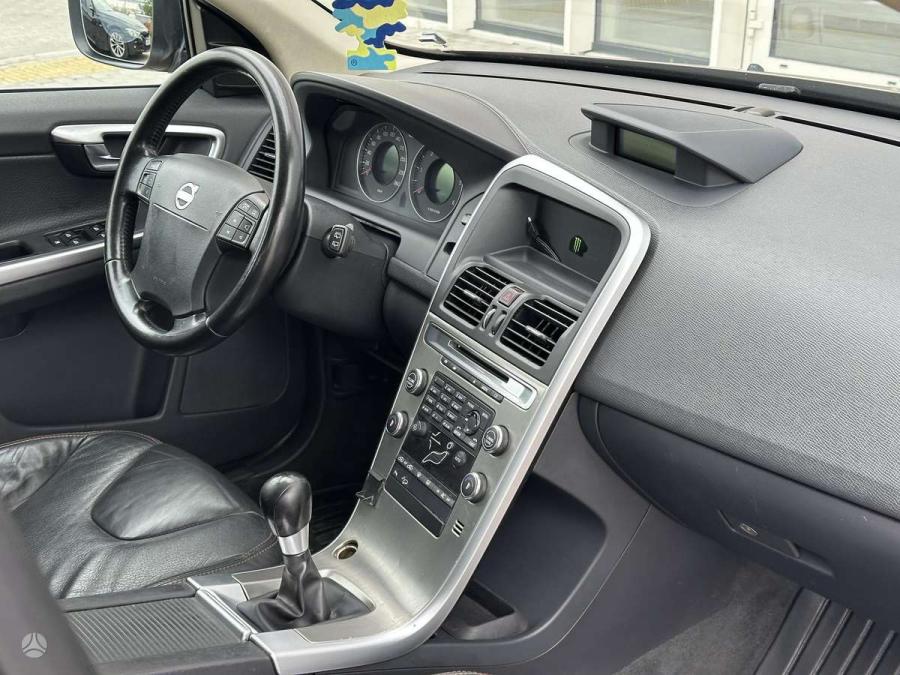 Brūns Volvo XC60 2009 Viļņa, ar dzinēja tilpumu 2.40 L un nobraukumu 323 tūkst. km par 6700 €, foto 13 vietnē AUTOMOTO.COM.LV