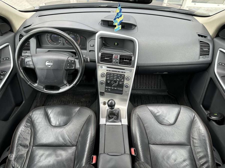 Brūns Volvo XC60 2009 Viļņa, ar dzinēja tilpumu 2.40 L un nobraukumu 323 tūkst. km par 6700 €, foto 14 vietnē AUTOMOTO.COM.LV