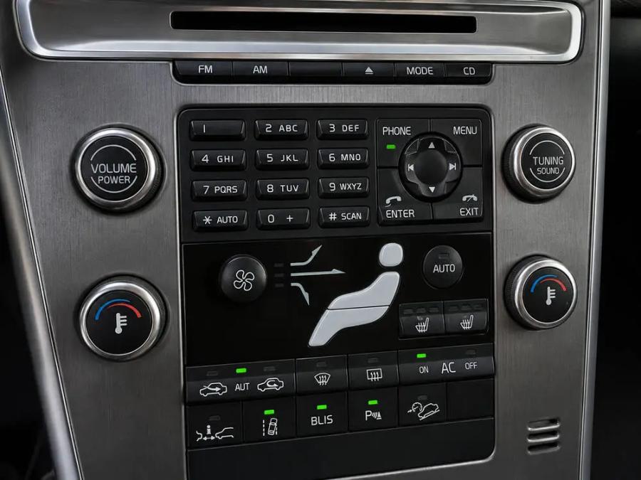 Brūns Volvo XC60 2009 Jūrmala, ar dzinēja tilpumu 2.40 L un nobraukumu 350 tūkst. km par 7990 €, foto 6 vietnē AUTOMOTO.COM.LV