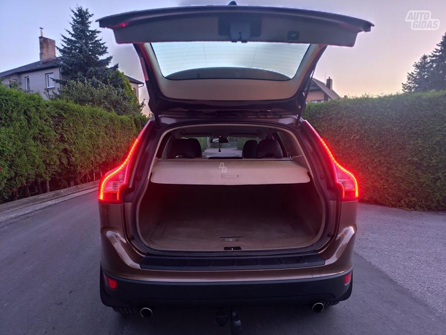 Brown Volvo XC60 2009 in Mazeikiai, with an engine capacity of 2.40 L and mileage of 264 thousand km for 6900 €, photo 8 on AUTOMOTO.COM.LV