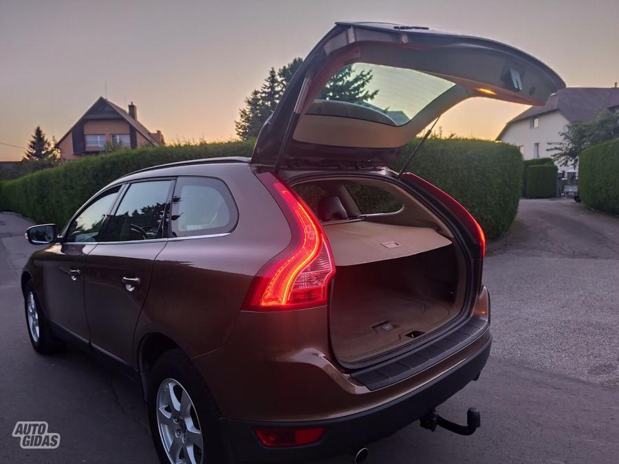 Brown Volvo XC60 2009 in Mazeikiai, with an engine capacity of 2.40 L and mileage of 264 thousand km for 6900 €, photo 9 on AUTOMOTO.COM.LV