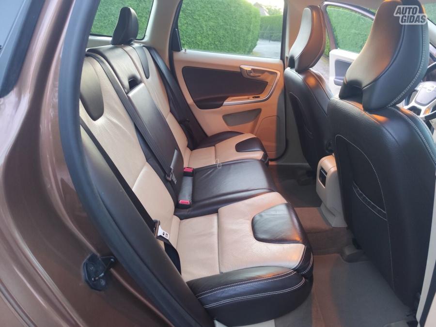 Brown Volvo XC60 2009 in Mazeikiai, with an engine capacity of 2.40 L and mileage of 264 thousand km for 6900 €, photo 15 on AUTOMOTO.COM.LV