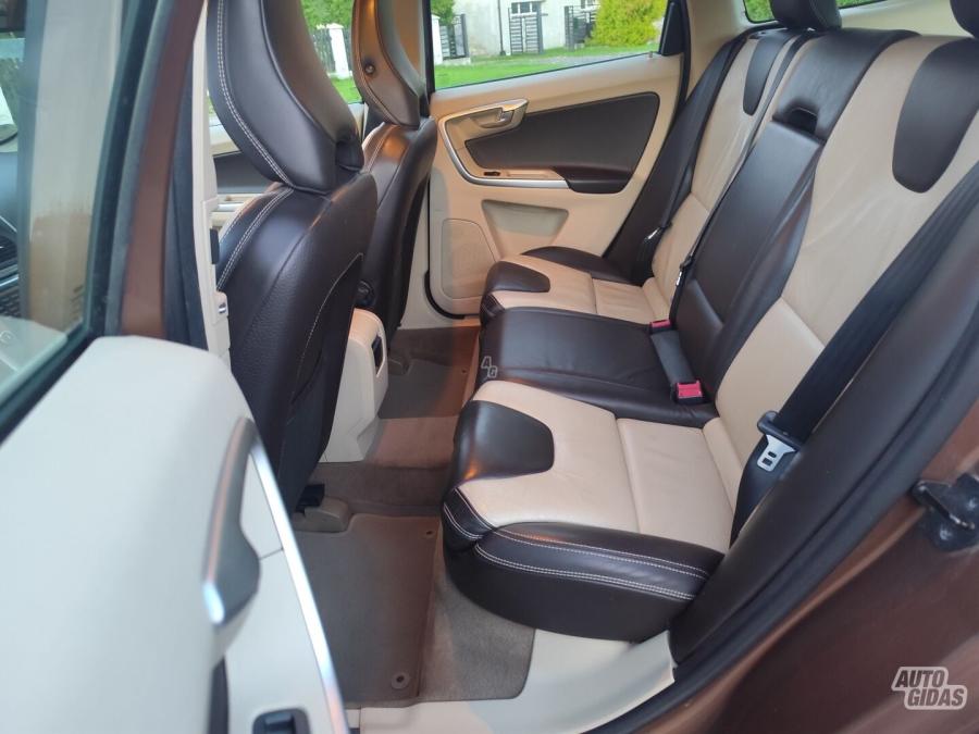 Brown Volvo XC60 2009 in Mazeikiai, with an engine capacity of 2.40 L and mileage of 264 thousand km for 6900 €, photo 16 on AUTOMOTO.COM.LV