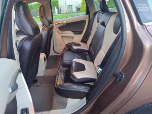 Brown Volvo XC60 2009 in Mazeikiai, with an engine capacity of 2.40 L and mileage of 264 thousand km for 6900 €, photo 17 on AUTOMOTO.COM.LV