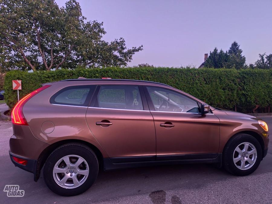 Brown Volvo XC60 2009 in Mazeikiai, with an engine capacity of 2.40 L and mileage of 264 thousand km for 6900 €, photo 24 on AUTOMOTO.COM.LV