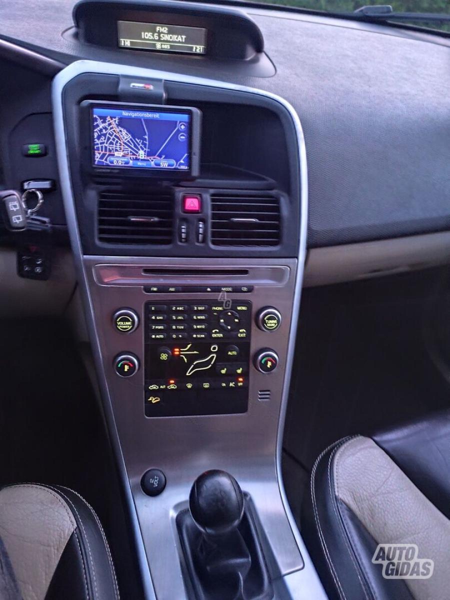 Brown Volvo XC60 2009 in Mazeikiai, with an engine capacity of 2.40 L and mileage of 264 thousand km for 6900 €, photo 25 on AUTOMOTO.COM.LV