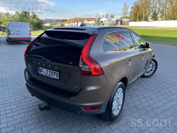 Brown Volvo XC60 2009 in Jekabpils, with an engine capacity of 2.40 L and mileage of 298 thousand km for 7500 €, photo 3 on AUTOMOTO.COM.LV