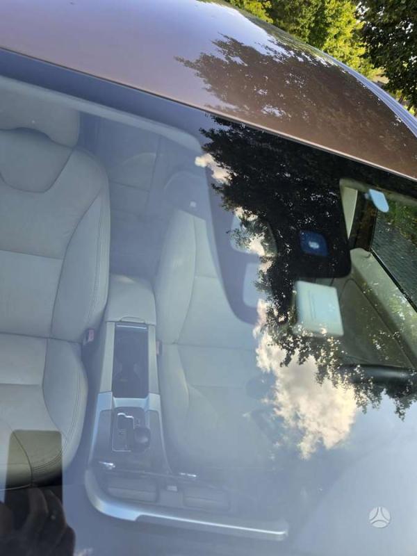 Brown Volvo XC60 2009 in Taurage, with an engine capacity of 2.40 L and mileage of 265 thousand km for 6200 €, photo 6 on AUTOMOTO.COM.LV