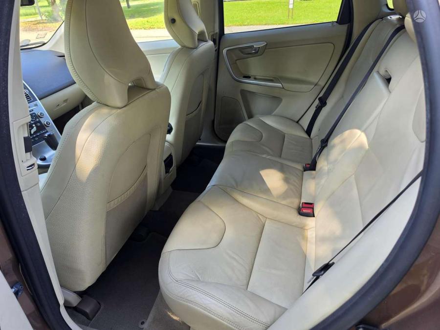 Brūns Volvo XC60 2009 Tauragė, ar dzinēja tilpumu 2.40 L un nobraukumu 265 tūkst. km par 6200 €, foto 8 vietnē AUTOMOTO.COM.LV