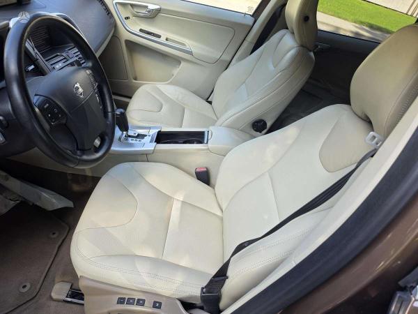 Brown Volvo XC60 2009 in Taurage, with an engine capacity of 2.40 L and mileage of 265 thousand km for 6200 €, photo 10 on AUTOMOTO.COM.LV