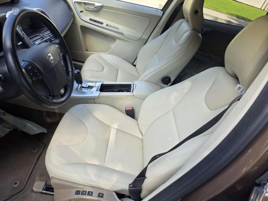 Brūns Volvo XC60 2009 Tauragė, ar dzinēja tilpumu 2.40 L un nobraukumu 265 tūkst. km par 6200 €, foto 10 vietnē AUTOMOTO.COM.LV