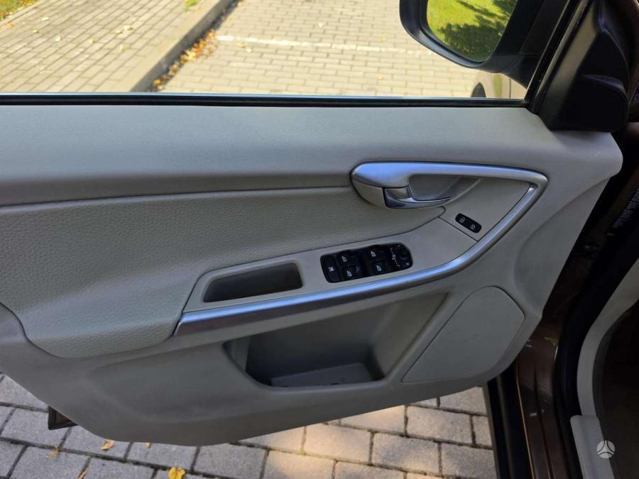 Brūns Volvo XC60 2009 Tauragė, ar dzinēja tilpumu 2.40 L un nobraukumu 265 tūkst. km par 6200 €, foto 11 vietnē AUTOMOTO.COM.LV