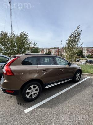 Brown Volvo XC60 2009 in Daugavpils, with an engine capacity of 2.40 L and mileage of 295 thousand km for 6800 €, photo 3 on AUTOMOTO.COM.LV