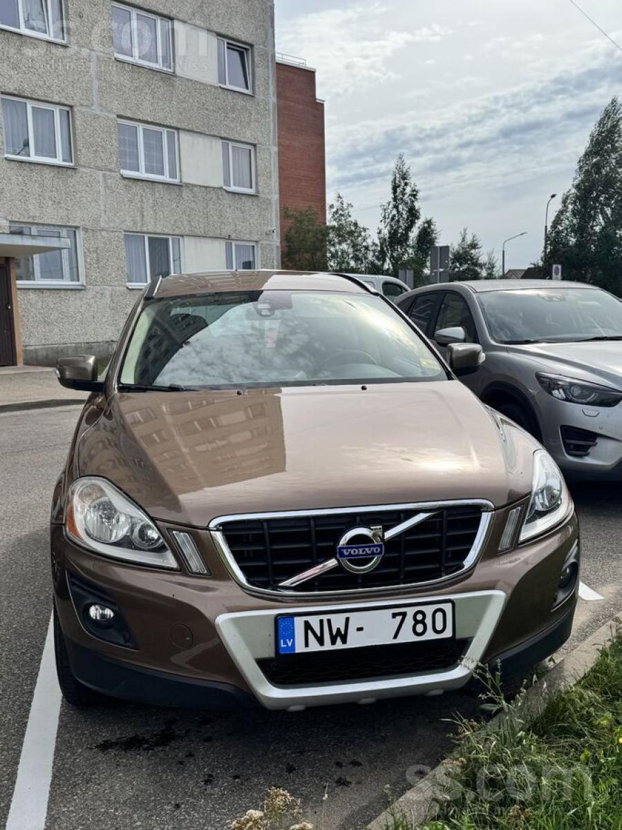 Brown Volvo XC60 2009 in Daugavpils, with an engine capacity of 2.40 L and mileage of 295 thousand km for 6800 €, photo 4 on AUTOMOTO.COM.LV