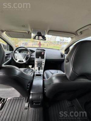 Brown Volvo XC60 2009 in Daugavpils, with an engine capacity of 2.40 L and mileage of 295 thousand km for 6800 €, photo 5 on AUTOMOTO.COM.LV