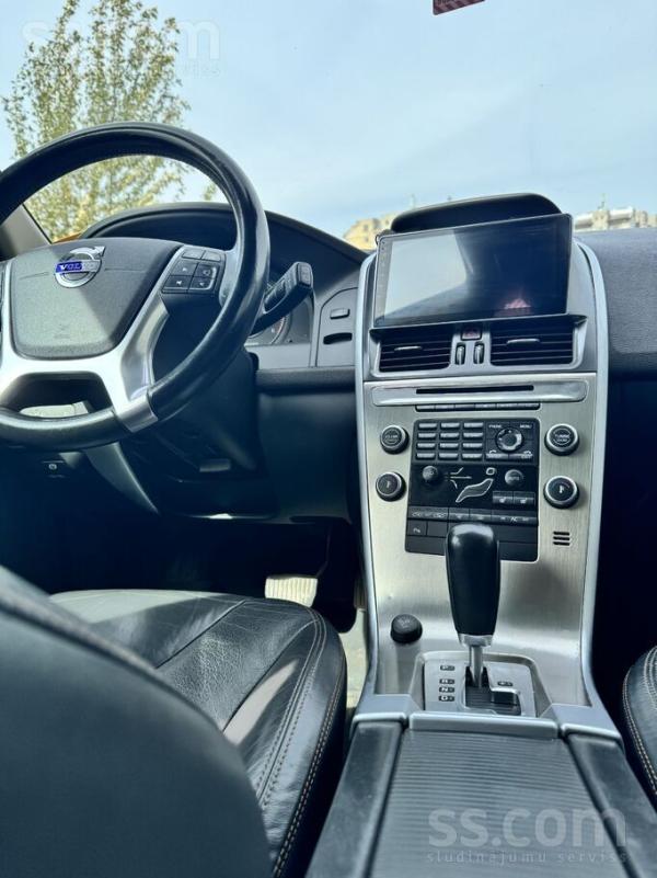 Brūns Volvo XC60 2009 Daugavpils, ar dzinēja tilpumu 2.40 L un nobraukumu 295 tūkst. km par 6800 €, foto 6 vietnē AUTOMOTO.COM.LV