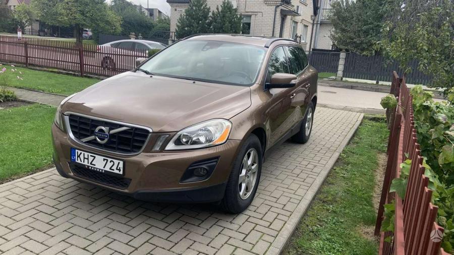 Brown Volvo XC60 2009 in Kaunas, with an engine capacity of 2.40 L and mileage of 275 thousand km for 5900 €, photo 3 on AUTOMOTO.COM.LV