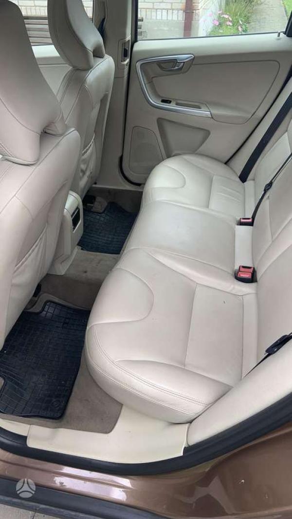 Brūns Volvo XC60 2009 Kauņa, ar dzinēja tilpumu 2.40 L un nobraukumu 275 tūkst. km par 5900 €, foto 6 vietnē AUTOMOTO.COM.LV